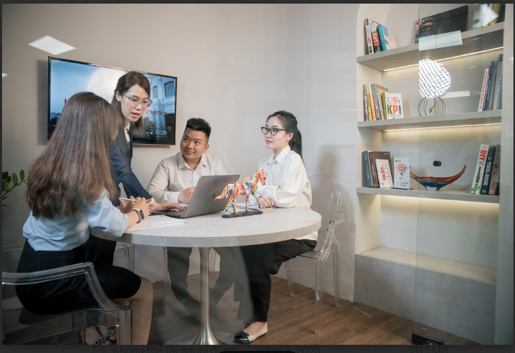 Tuyển Personal Assistant To The Founder & Group CEO làm việc tại CÔNG ...